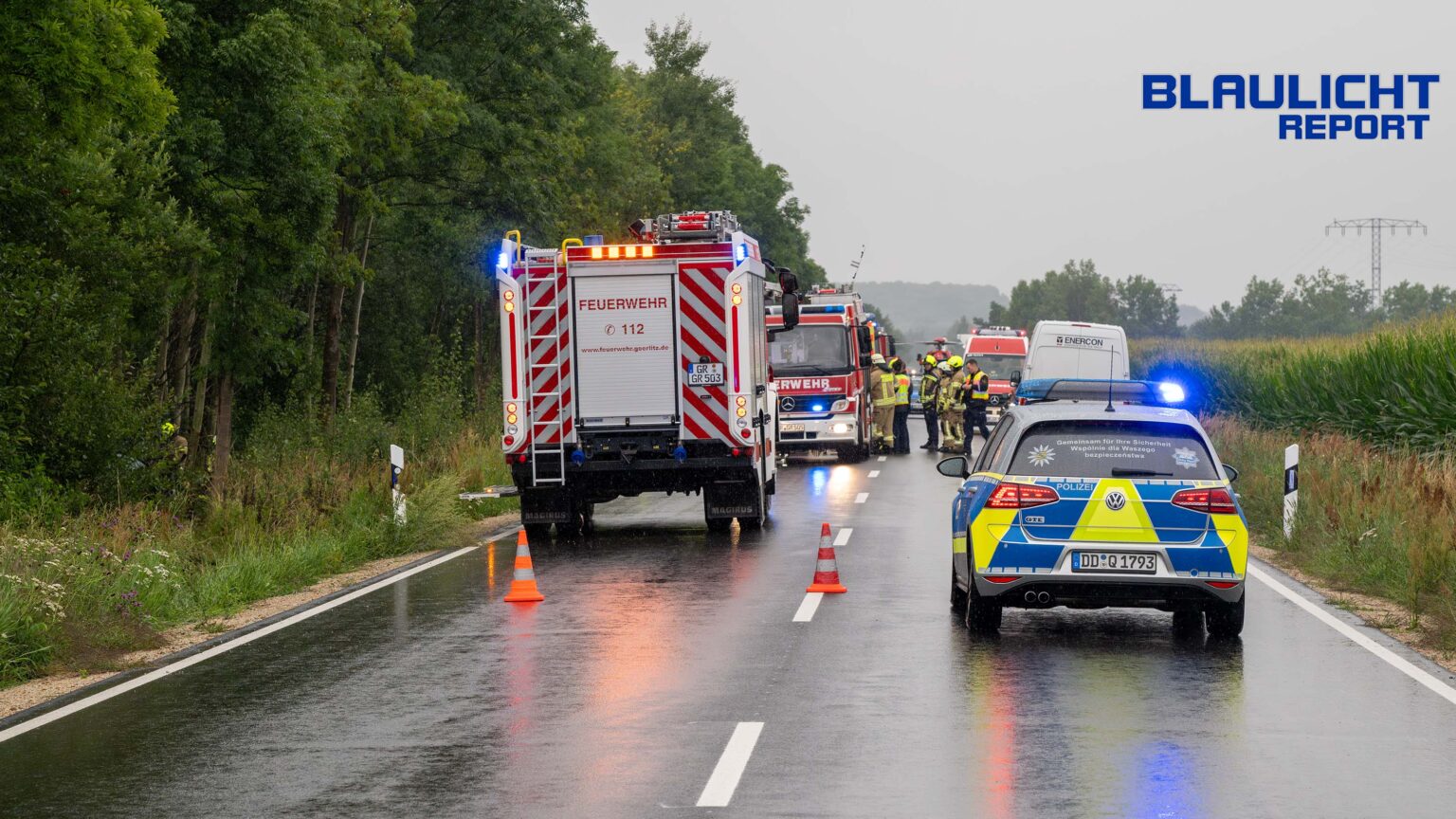 Nach Crash auf B 99: Feuerwehr befreit Insassen mit schwerem Rettungsgerät - Blaulichtreport Zittau
